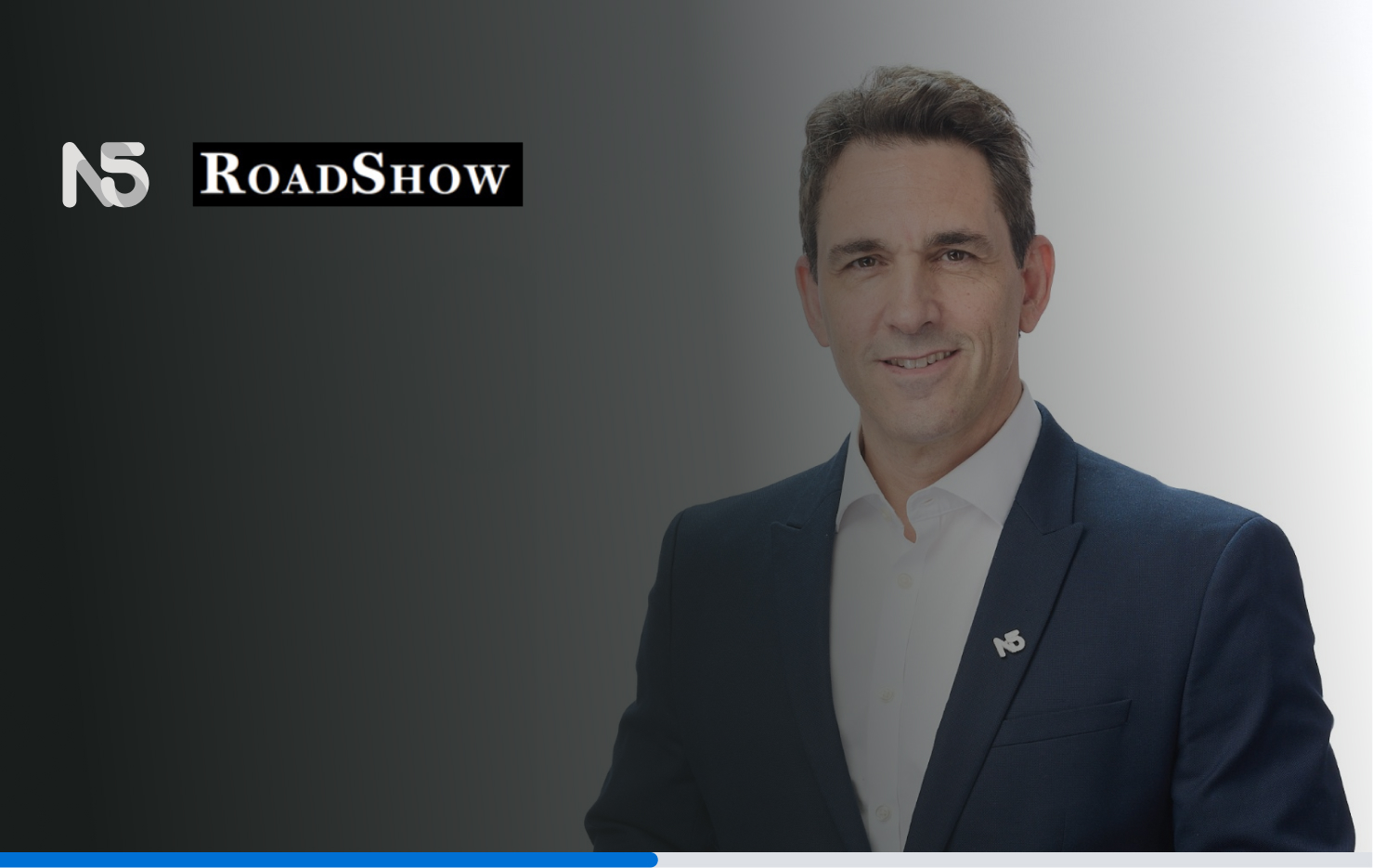 Alfred and Pep, the assistants generated by artificial intelligence ...